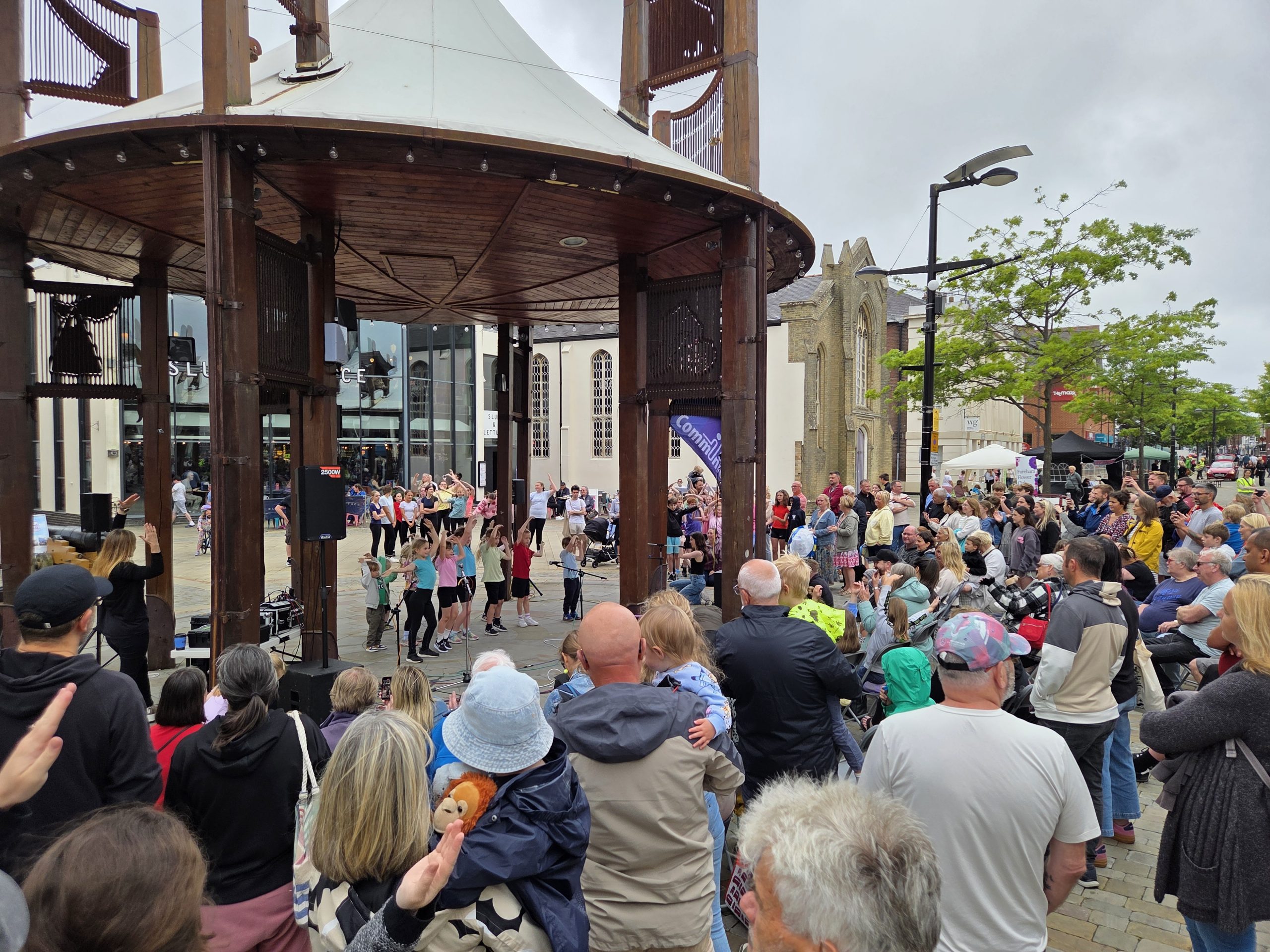 Fareham Community Doesn't Let Bad Weather Dampen Community Spirit For ...